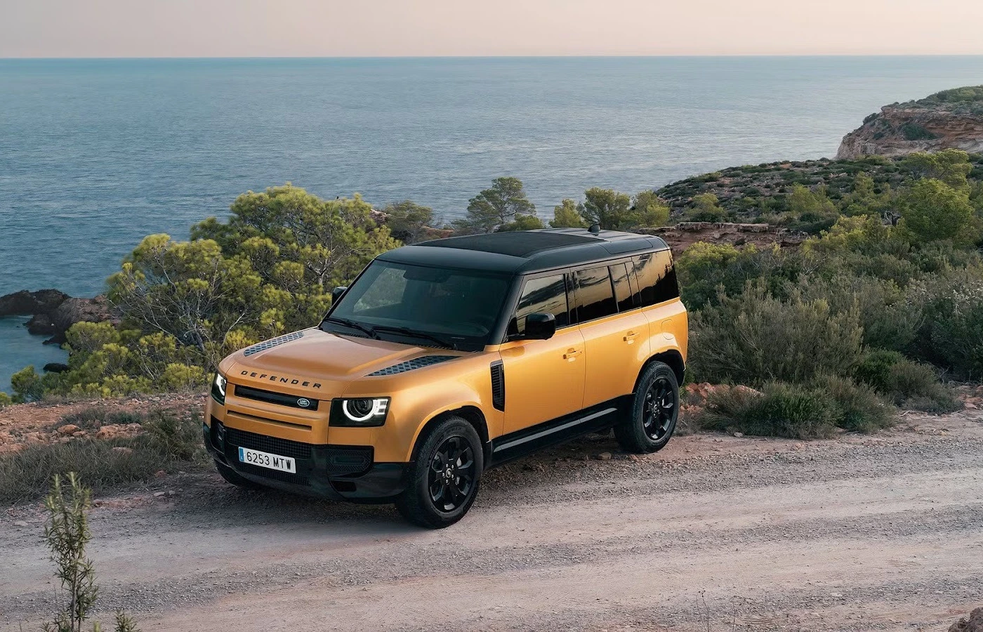 Land Rover Defender to Go All-Electric by 2027 | Read more
