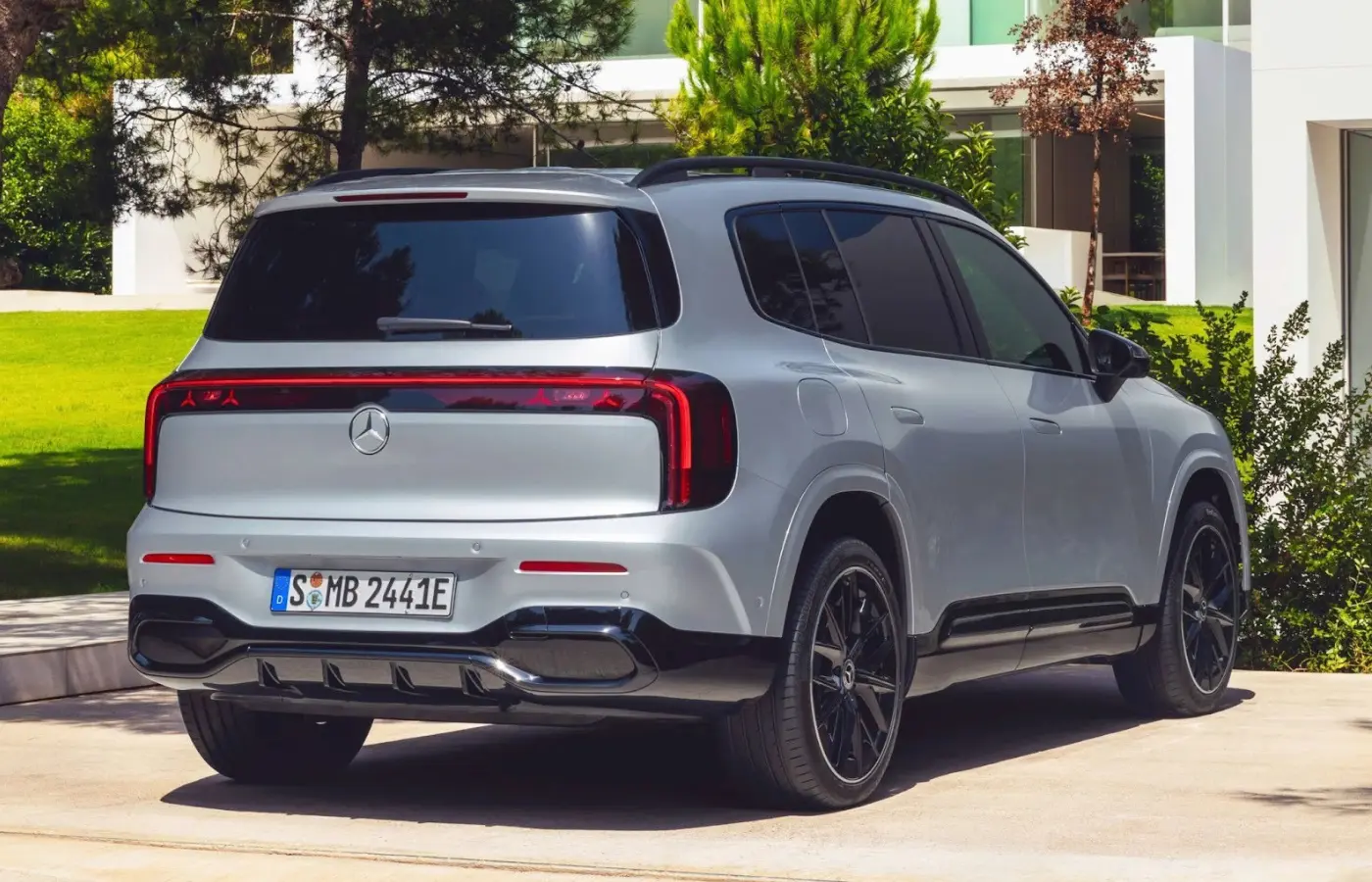 Mercedes Unveils All-Electric GLB | India Launch Soon