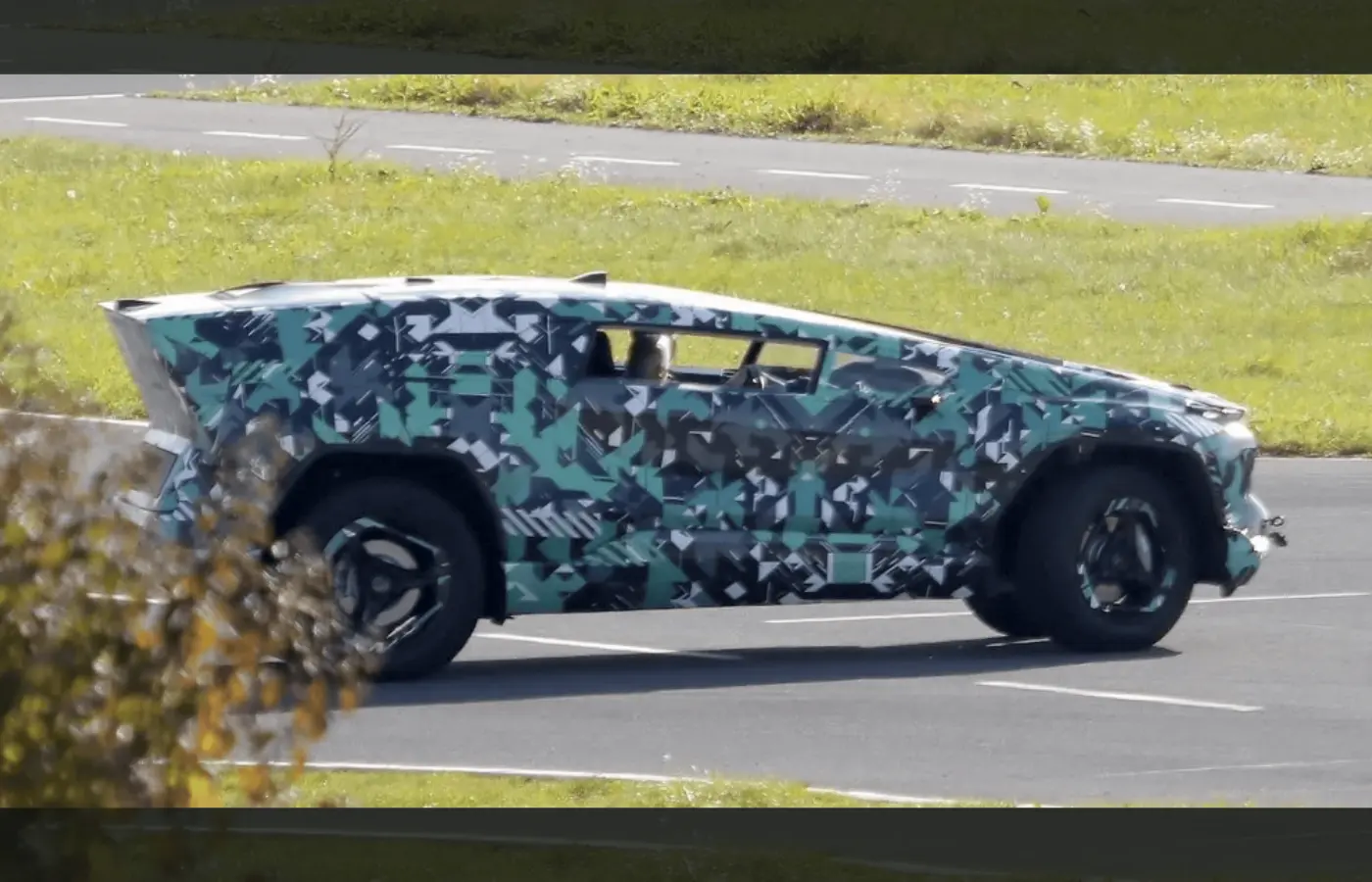 Saudi Crown Prince to Introduce EV | Hyundai & German DNA